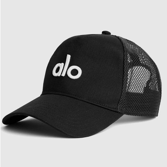 ALO Yoga | Accessories | Nwt Alo Yoga Black Hat District Trucker Hat ...